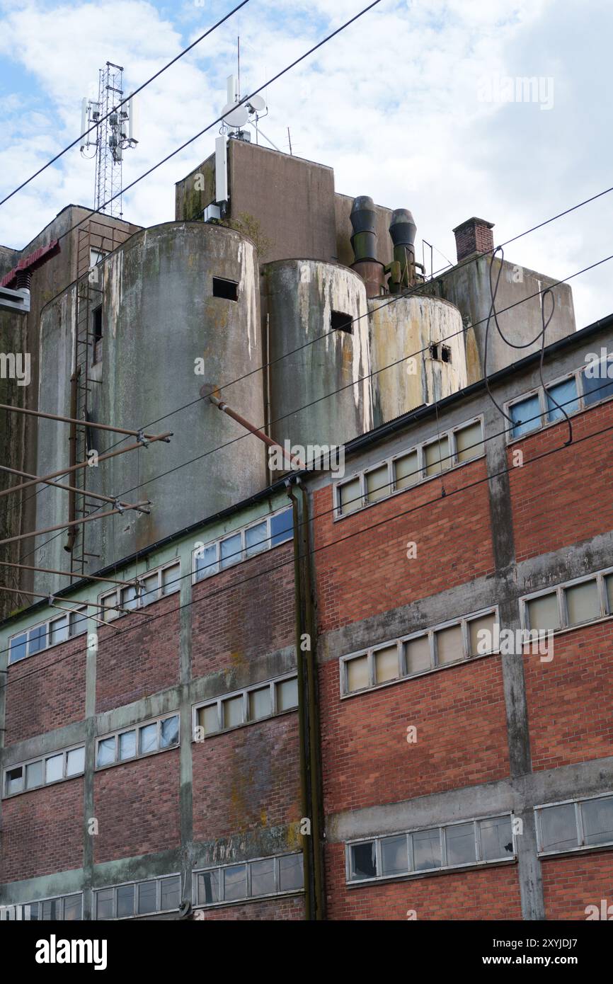 Concrete cylinders hi-res stock photography and images - Alamy