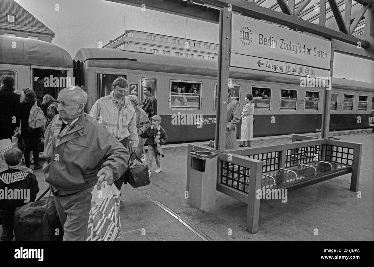 Germany, Berlin, 08.04.1991, Trains from Poland at Zoo station, Europe ...