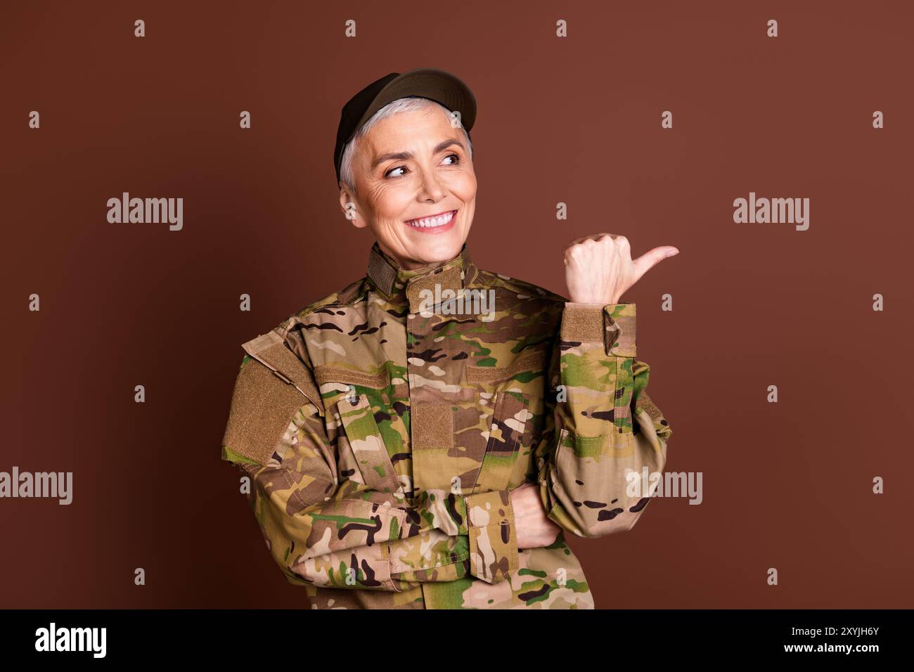 Photo portrait of attractive mature woman army soldier point look empty ...