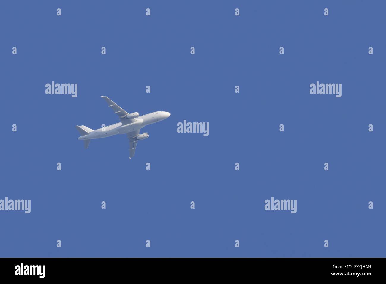 Airbus aircraft flying across hi-res stock photography and images - Alamy