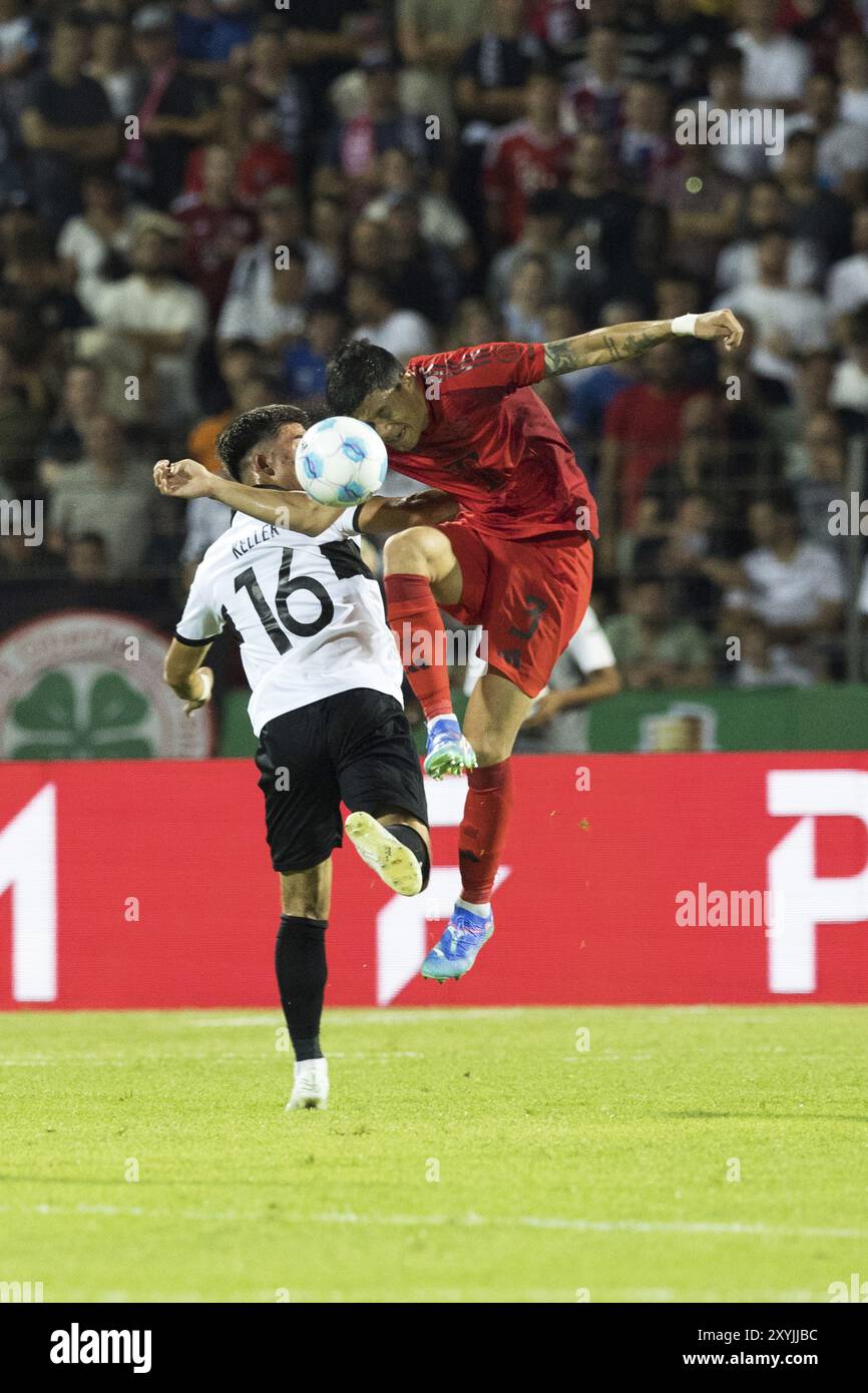 Football match, Aaron KELLER SSV Ulm in aerial combat with Minjae KIM ...