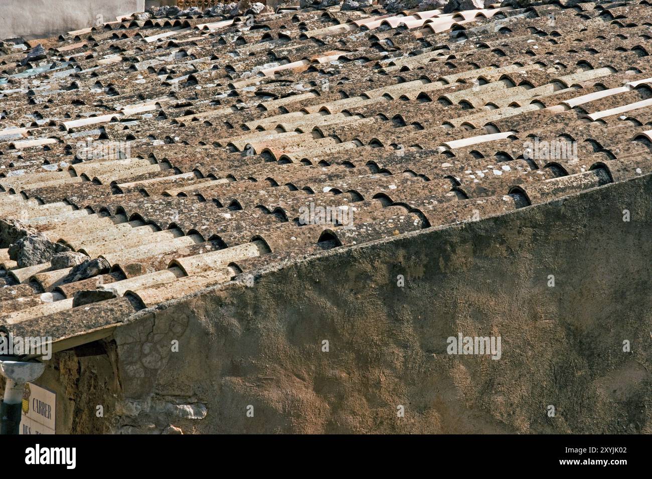 Artisan roofing hi-res stock photography and images - Alamy