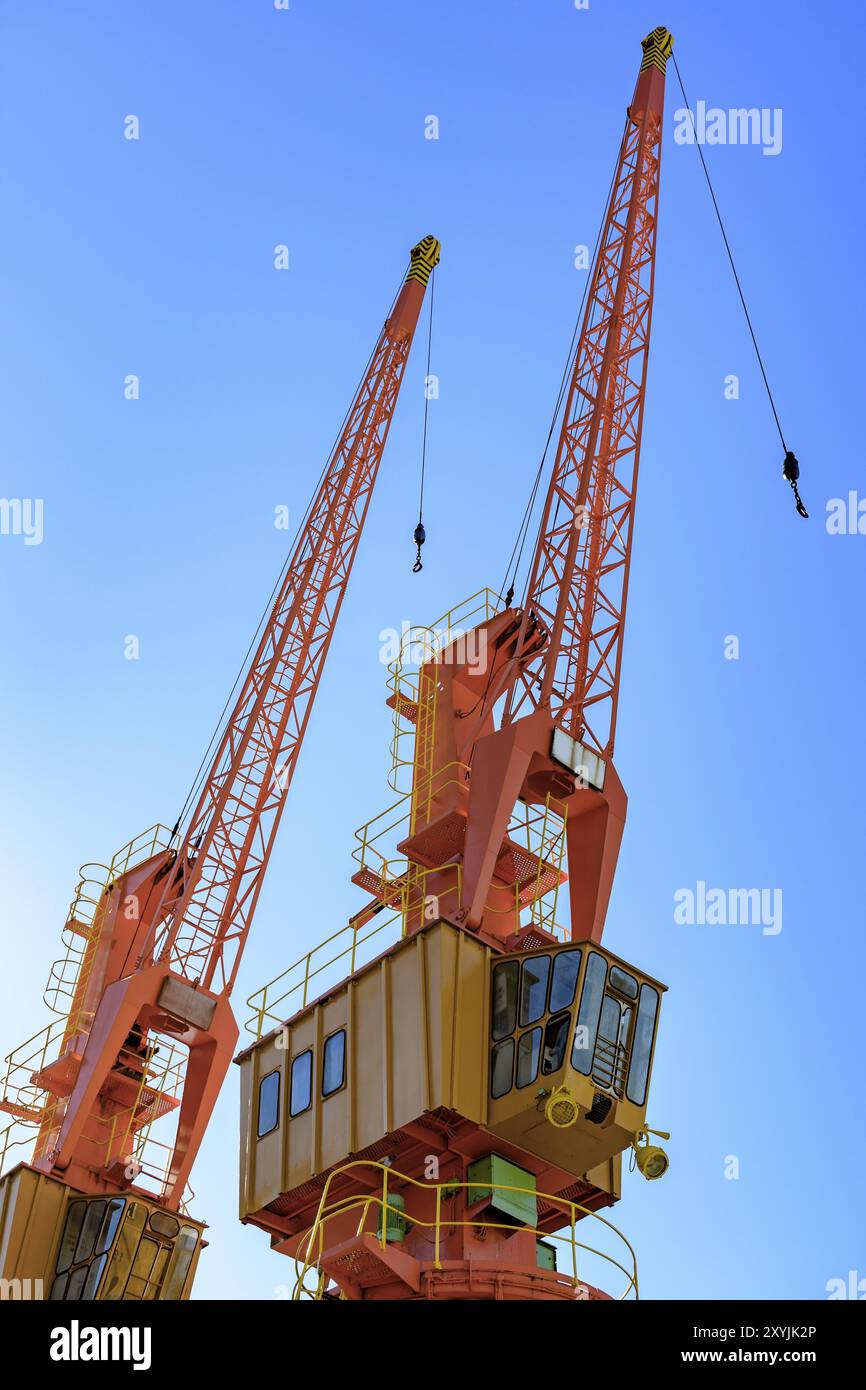Cranes working on major hi-res stock photography and images - Alamy