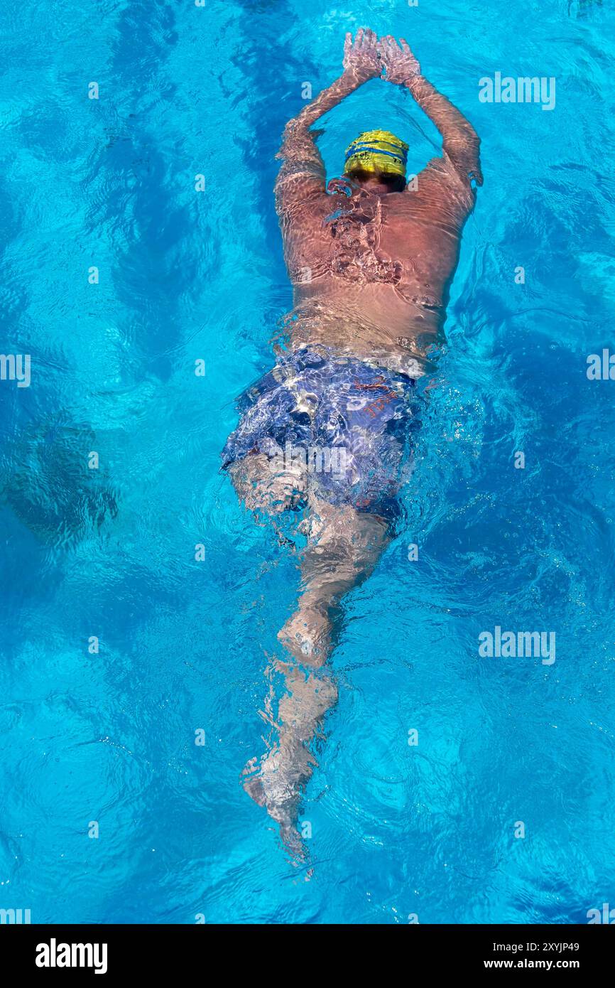 Soldier, who lost a leg fighting seen at 1000 meters swimming ...