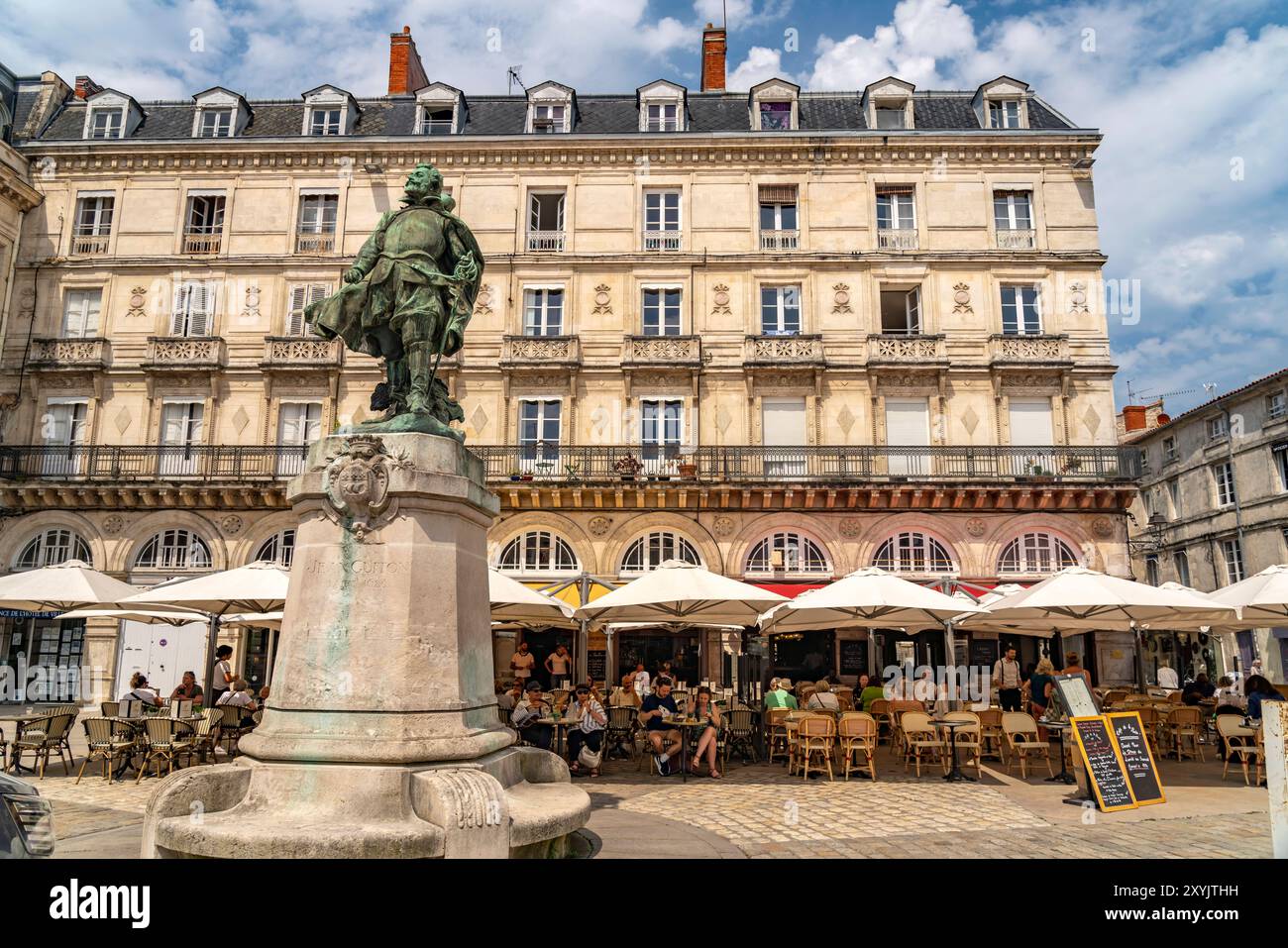 Standbild von Jean Guiton Standbild von Jean Guiton auf dem Platz vor ...