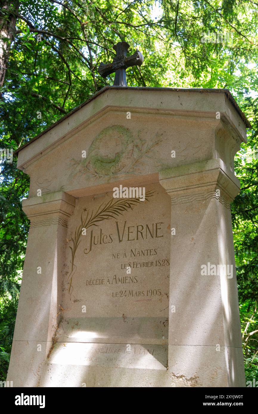 Jules vernes grave hi-res stock photography and images - Alamy