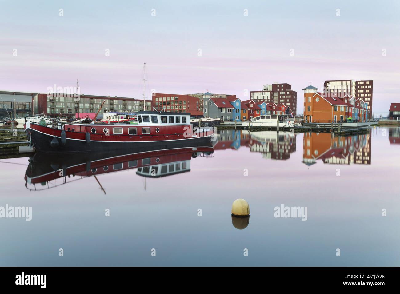 Harbor boats first buildings hi-res stock photography and images - Alamy