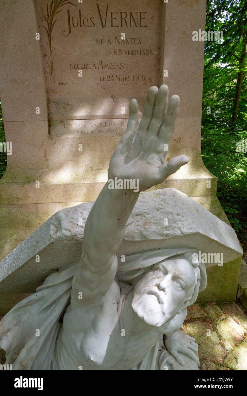 Jules vernes grave hi-res stock photography and images - Alamy