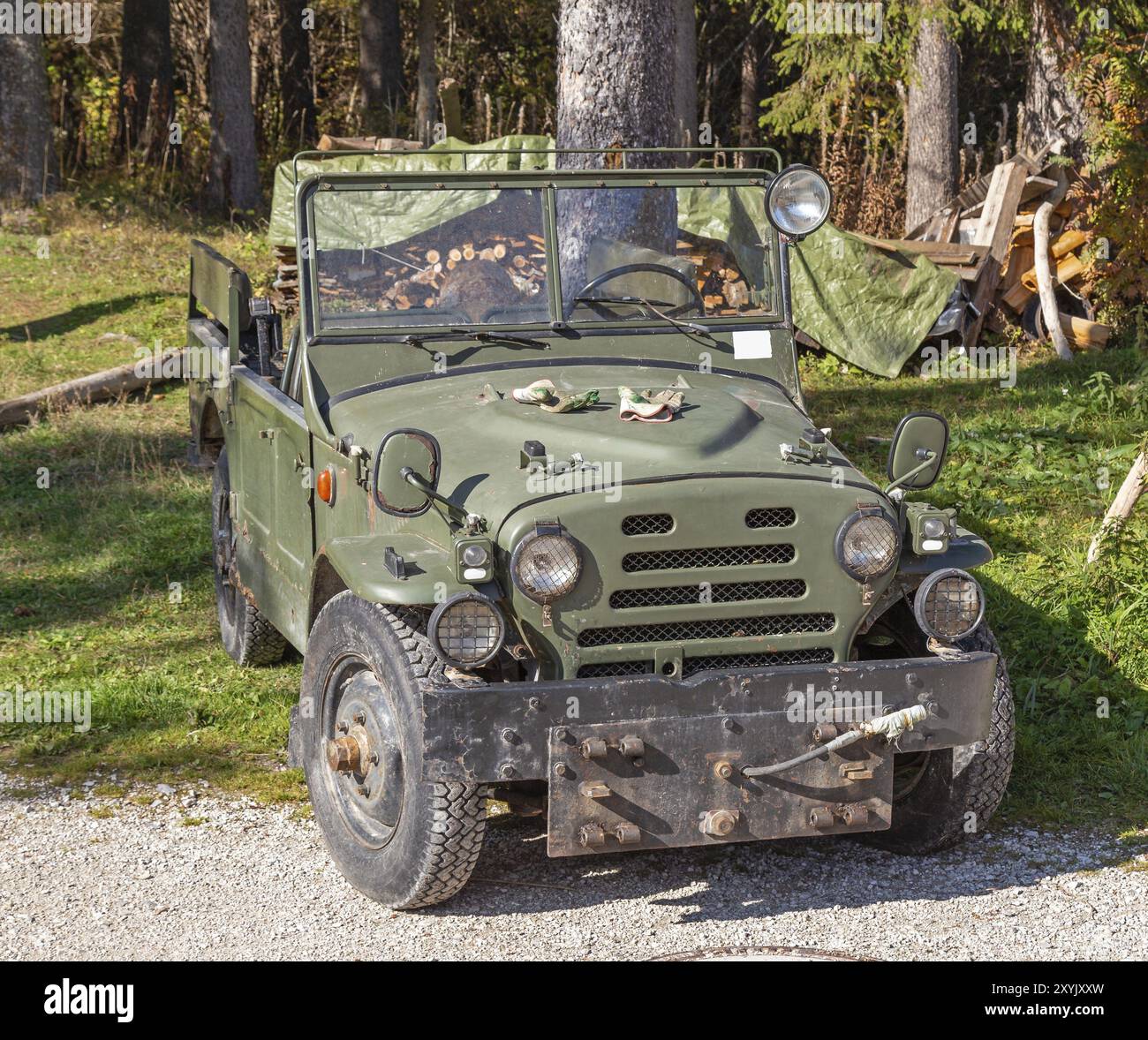 Repair old military vehicle hi-res stock photography and images - Alamy