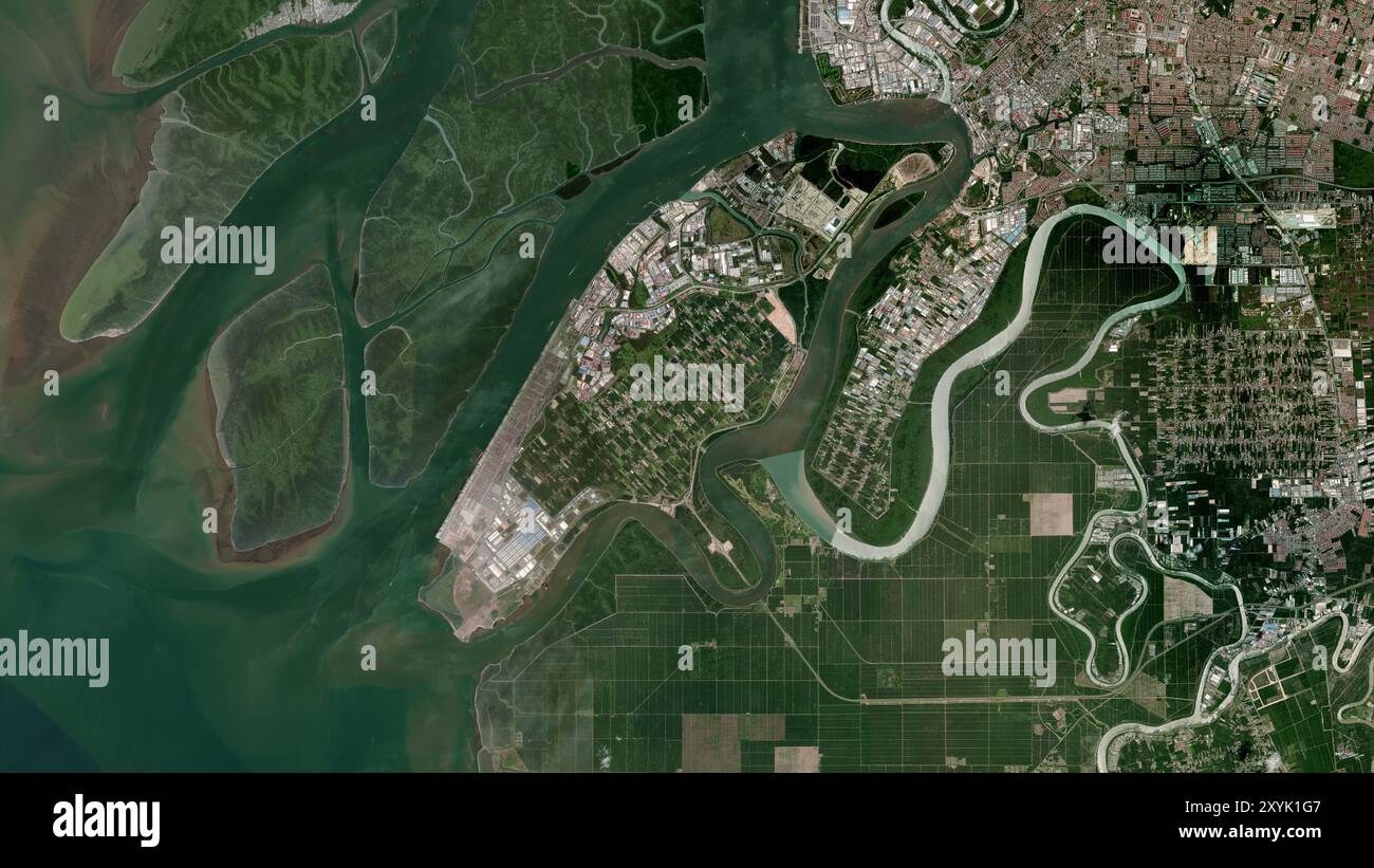 Malaysia map zoom border satellite hi-res stock photography and images ...