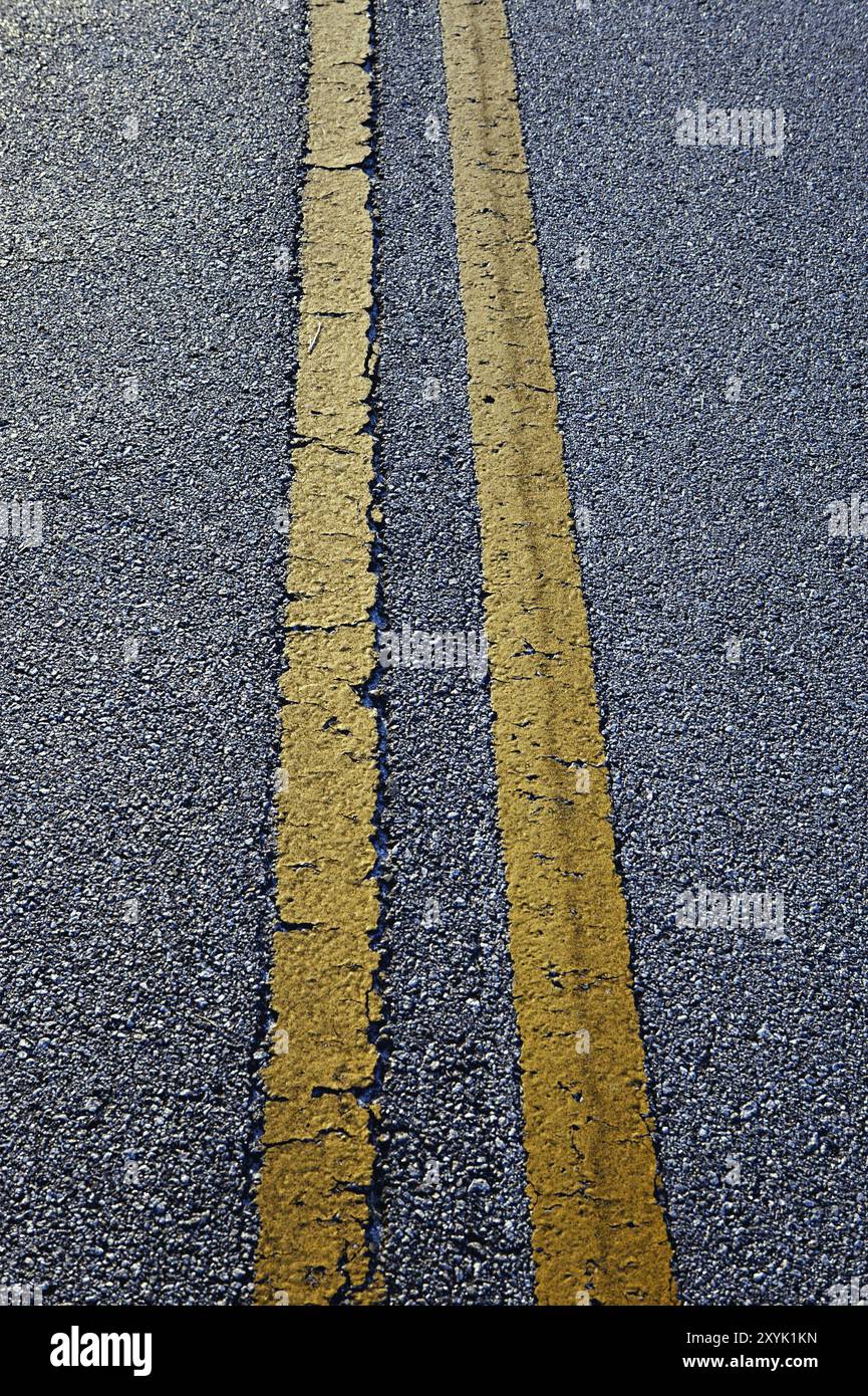 Road line on asphalt Stock Photo - Alamy