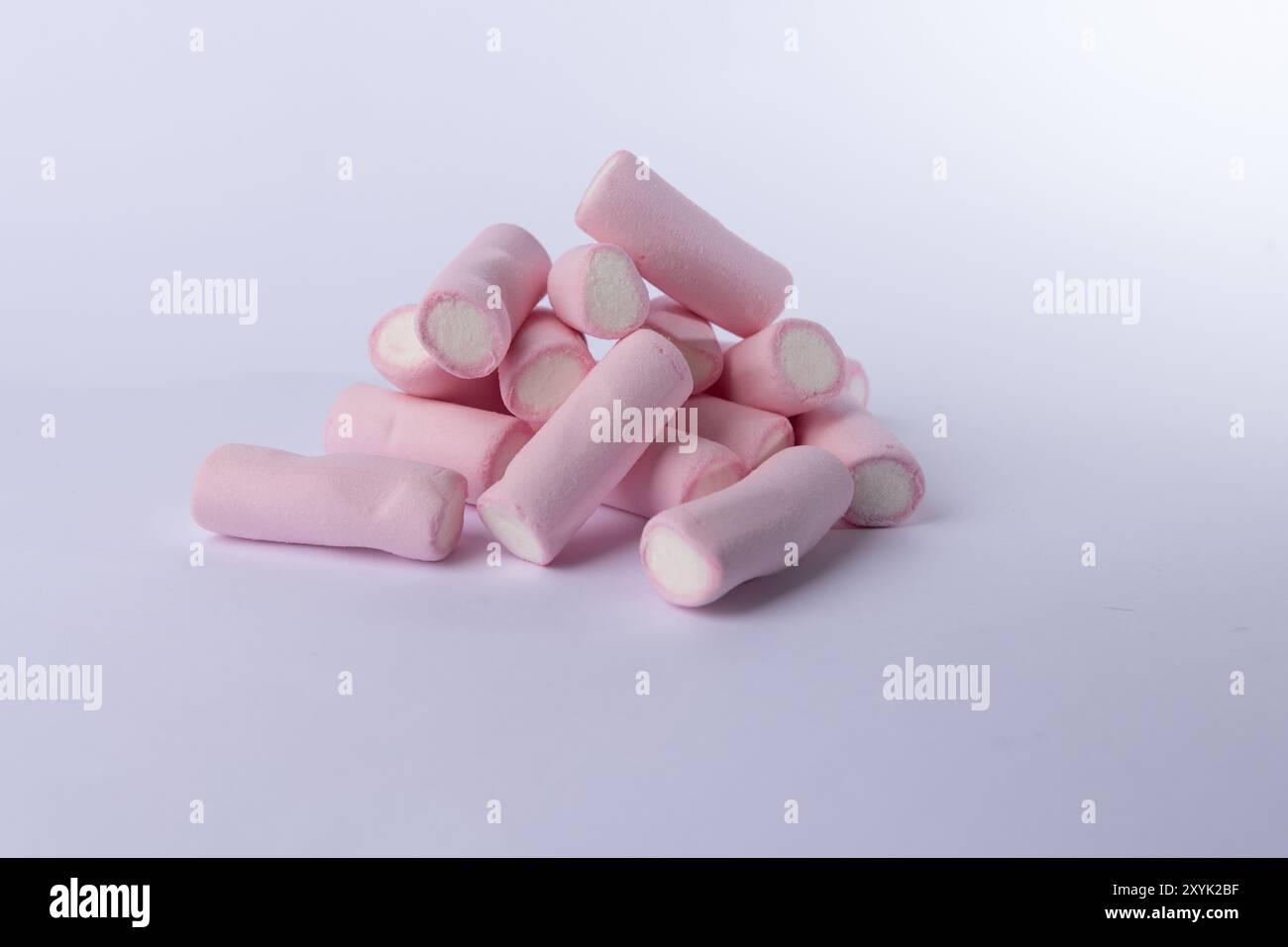 Small white marshmallows pile hi-res stock photography and images - Alamy