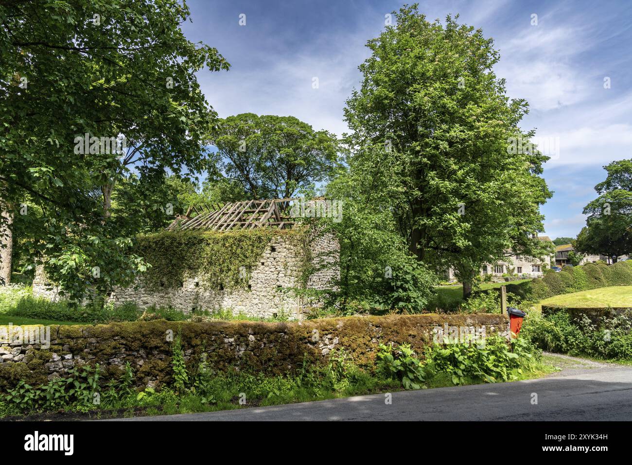 Linton, North Yorkshire, England, UK, June 05, 2018: An old stone barn ...
