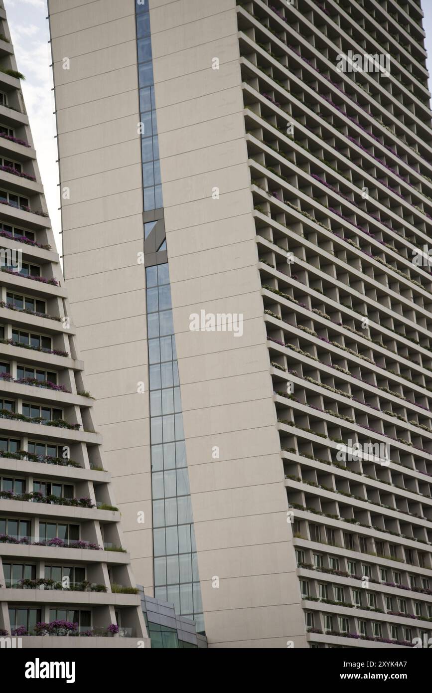 Detailed close up shot skyscraper hi-res stock photography and images ...