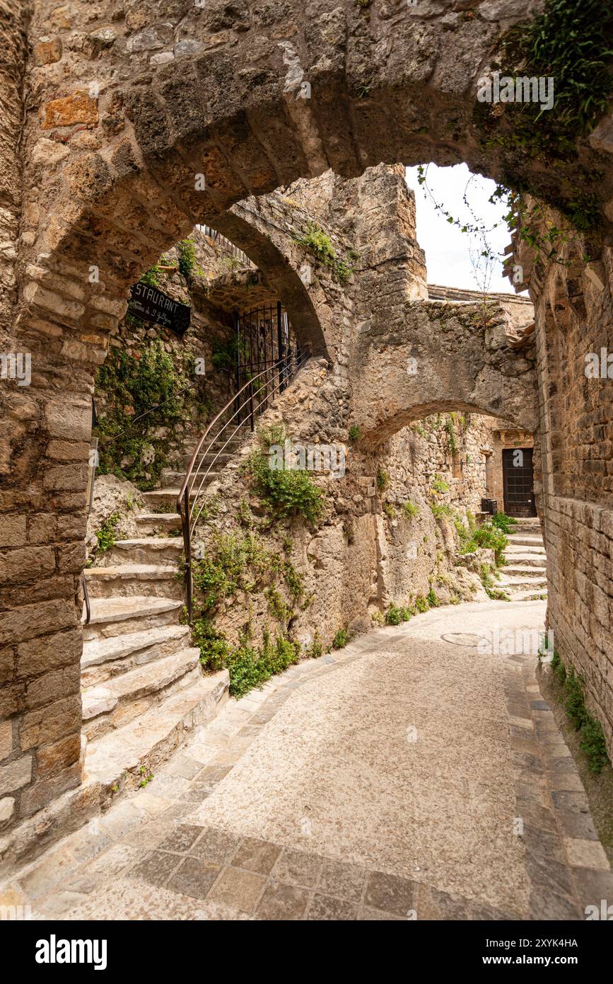 Narrow alleyway between old building, St Guilhem le Desert, Herault ...