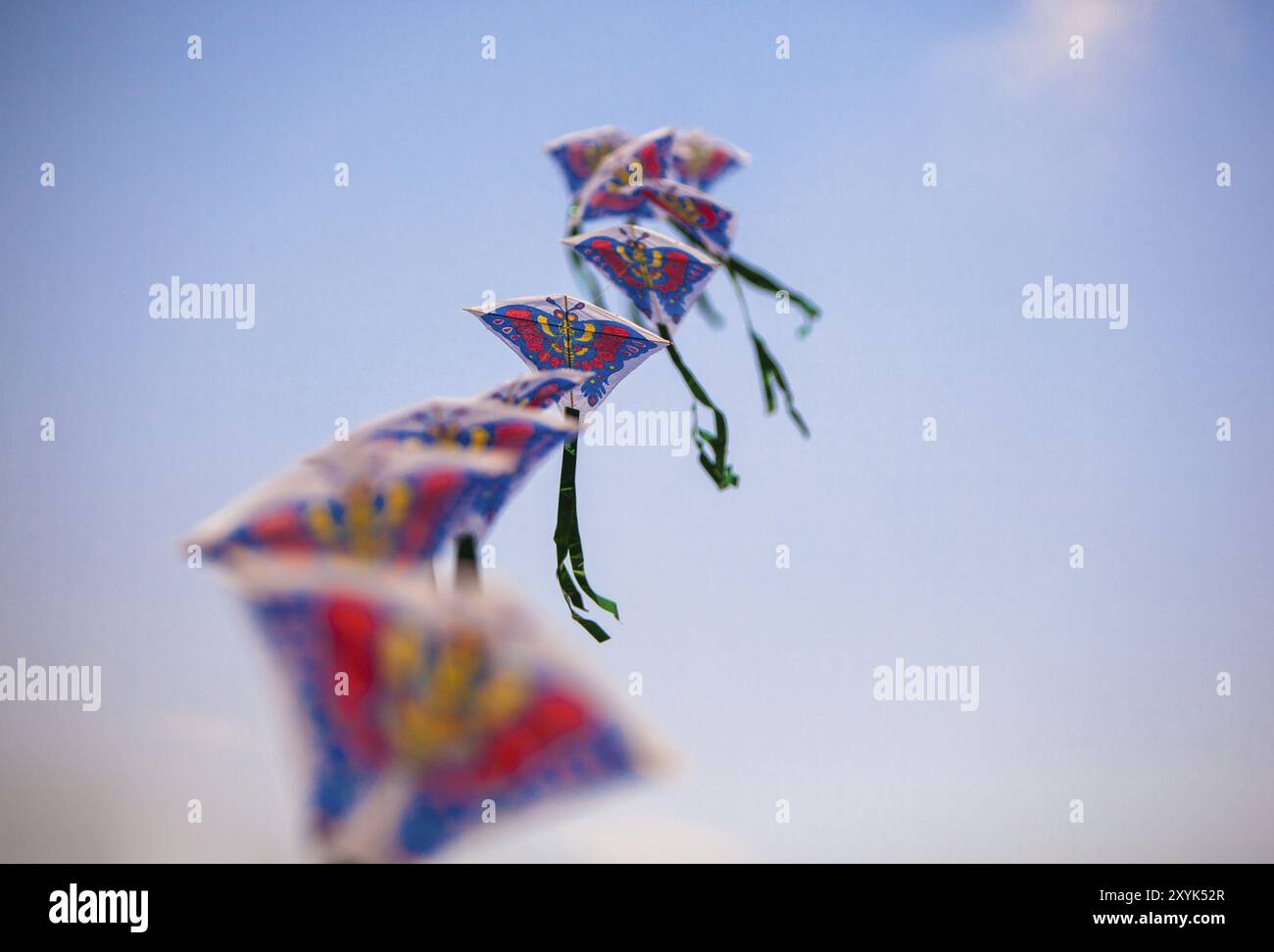 Flying kites stunt hi-res stock photography and images - Alamy