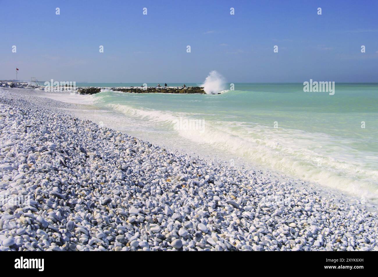 Pebble beaches and breakwaters hi-res stock photography and images - Alamy