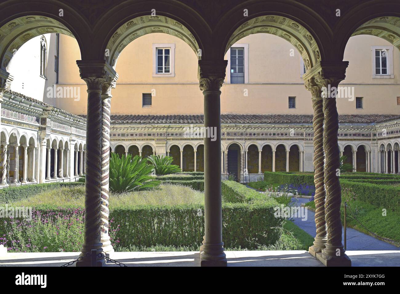 Aisle choir altar columns hi-res stock photography and images - Alamy
