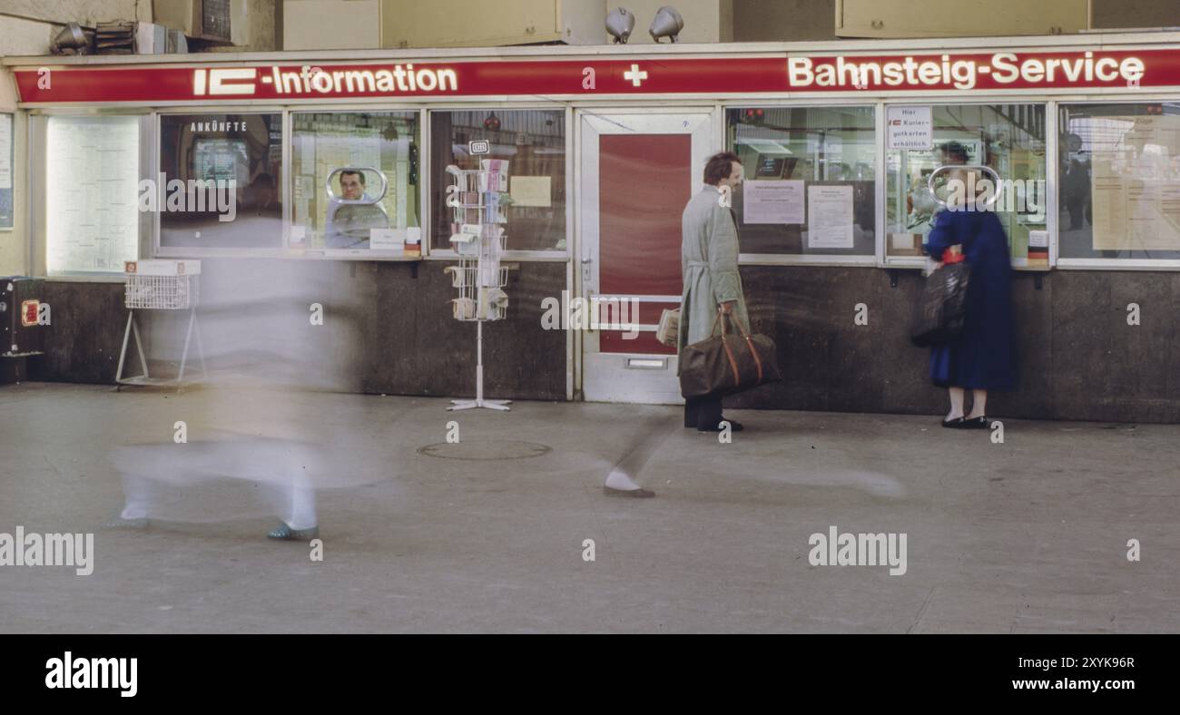 1980s service station hi-res stock photography and images - Alamy