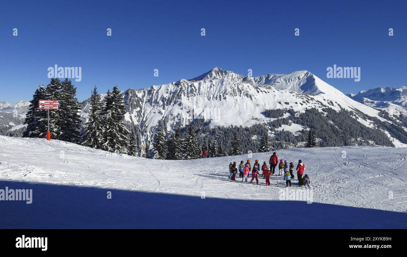 Kids slope hi-res stock photography and images - Alamy