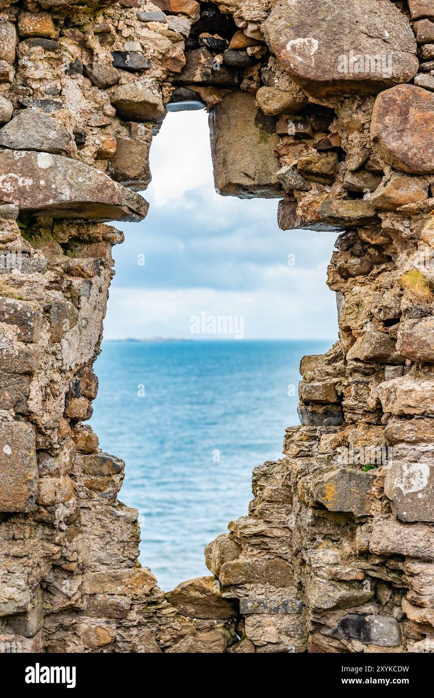 View ruins duntulm castle hi-res stock photography and images - Alamy