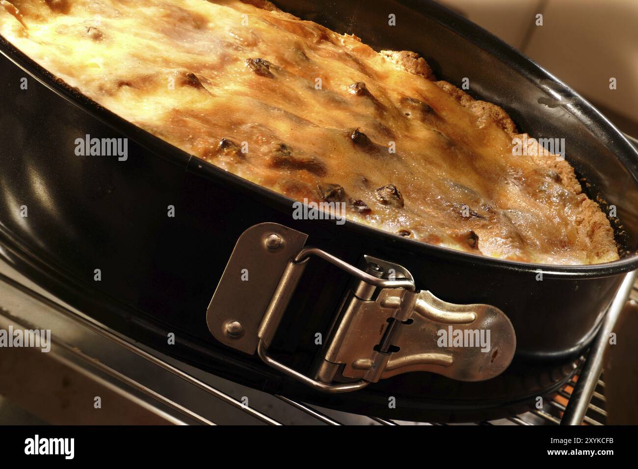Self cooker hi-res stock photography and images - Alamy