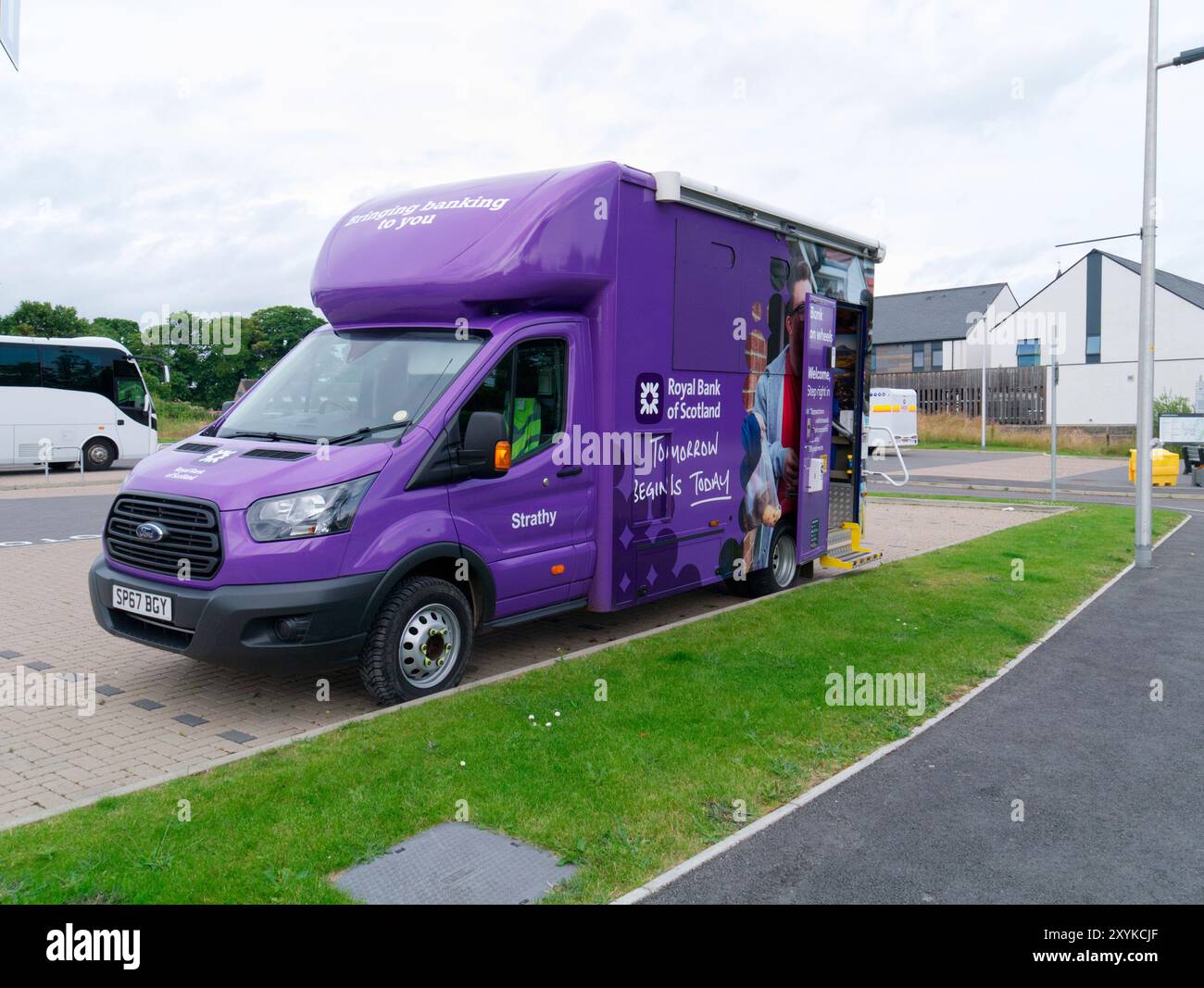 Mobile bank van hi-res stock photography and images - Alamy