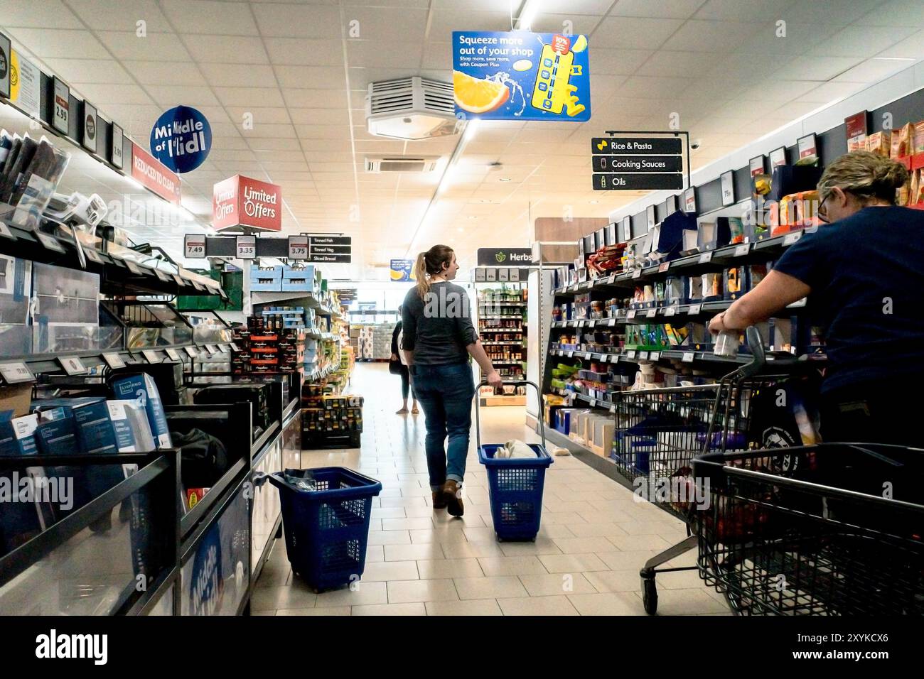 People shopping inside lidl hi-res stock photography and images - Alamy