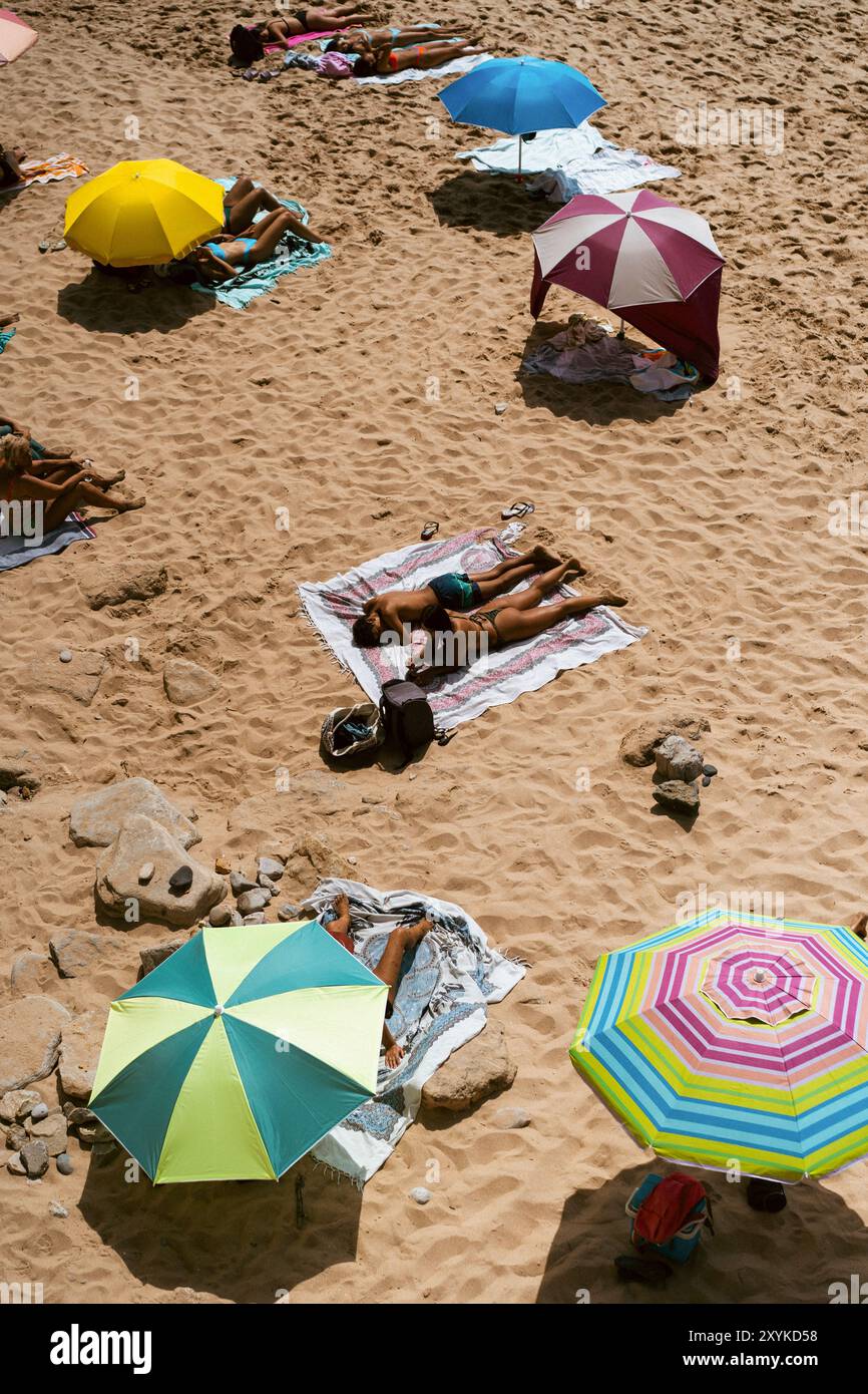 People sunbathe hi-res stock photography and images - Alamy