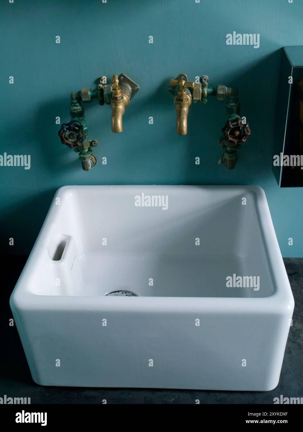 Vintage Belfast sink Stock Photo - Alamy