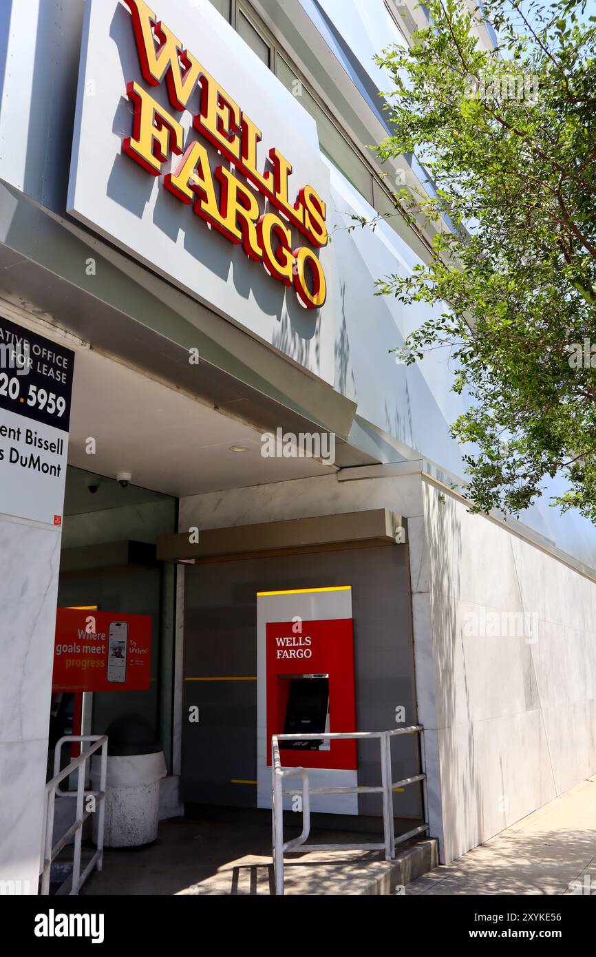Wells fargo bank beverly hills hi-res stock photography and images - Alamy