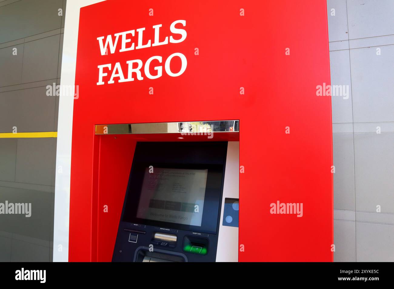 Wells fargo bank beverly hills hi-res stock photography and images - Alamy