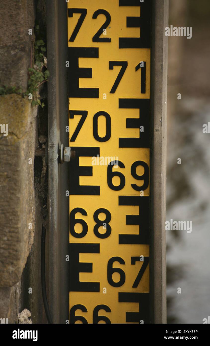 Water level gauge hi-res stock photography and images - Alamy