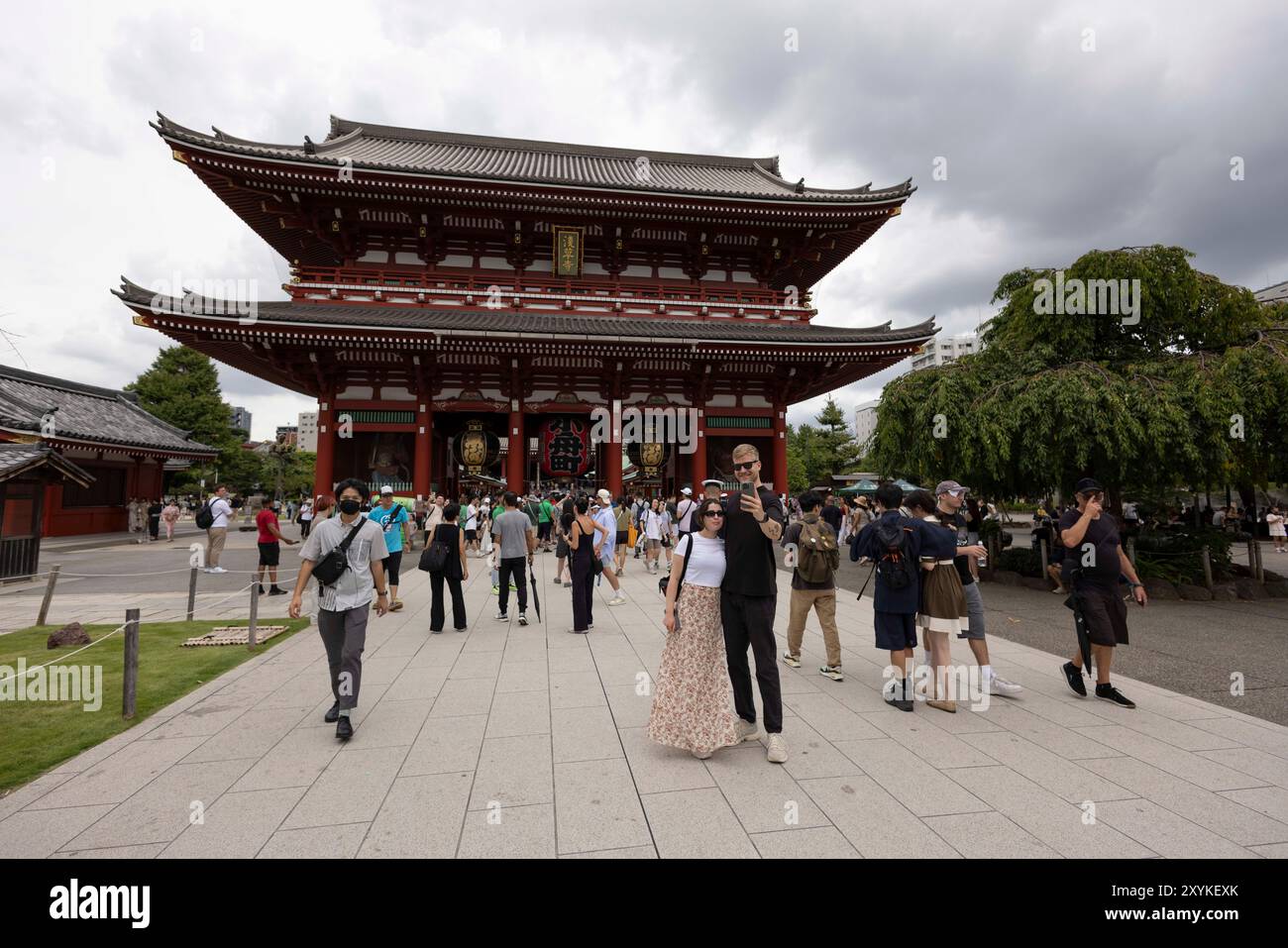 Hanzomon gate hi-res stock photography and images - Alamy