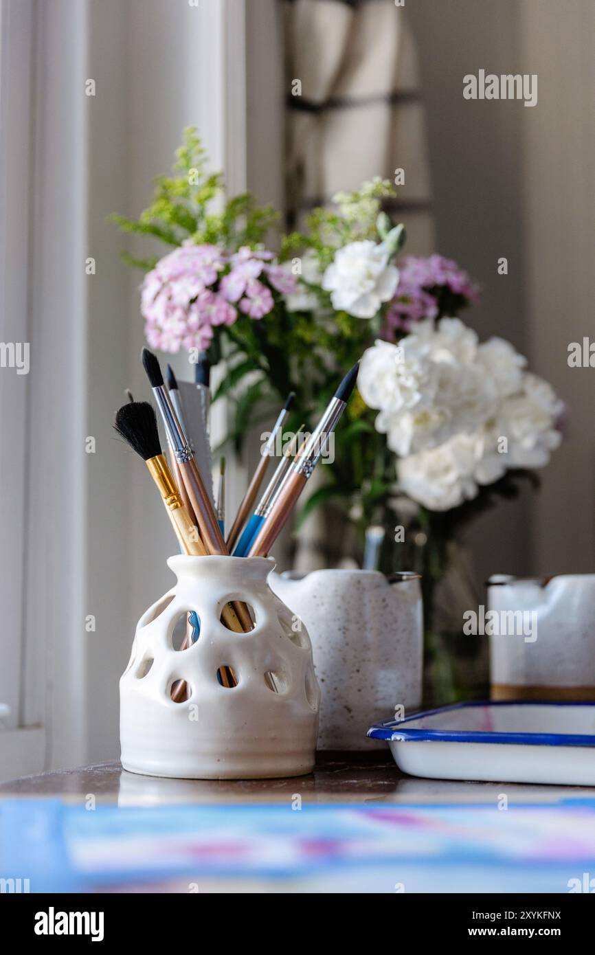 Desk art supplies hi-res stock photography and images - Alamy