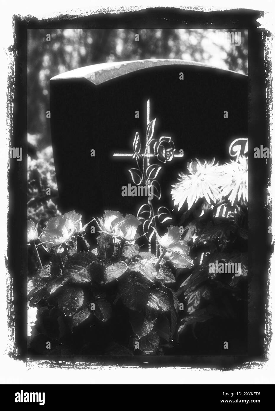 Cemetery arrangement, floral arrangement cemetery Stock Photo - Alamy