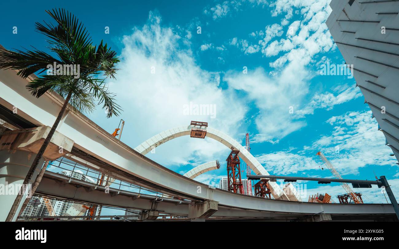 bridge in downtown miami construction new Stock Photo - Alamy