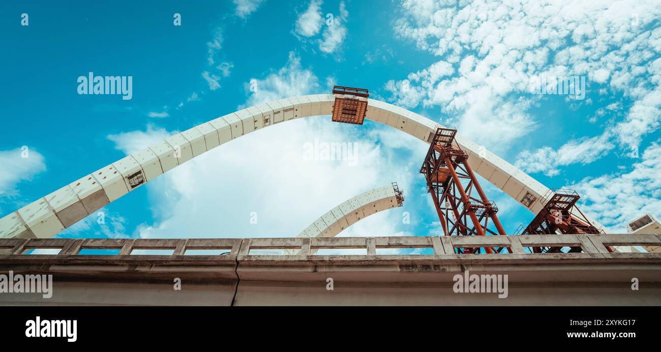 bridge in downtown miami construction new Stock Photo - Alamy