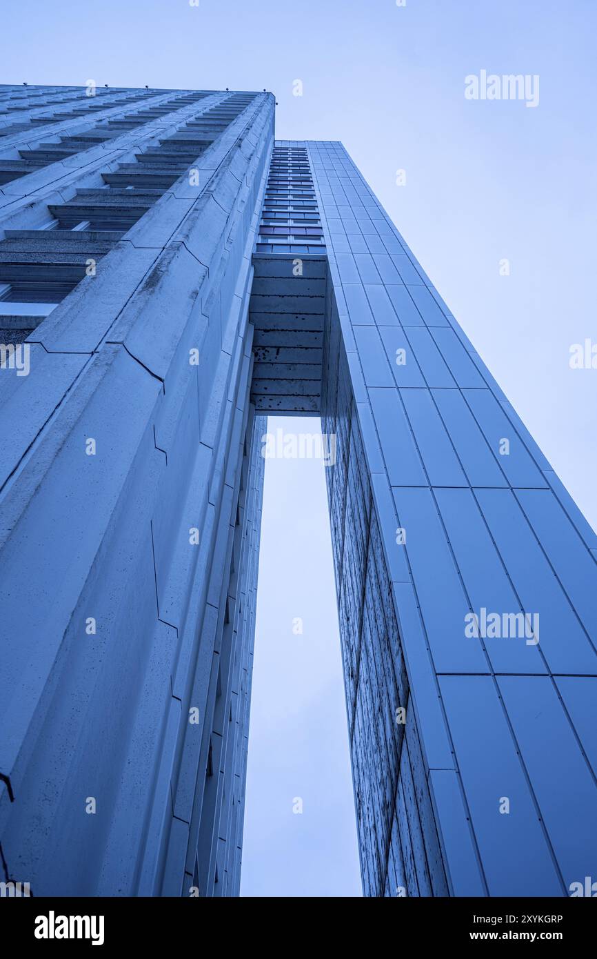 Exterior elevator shaft of a tall white high rise building Stock Photo ...