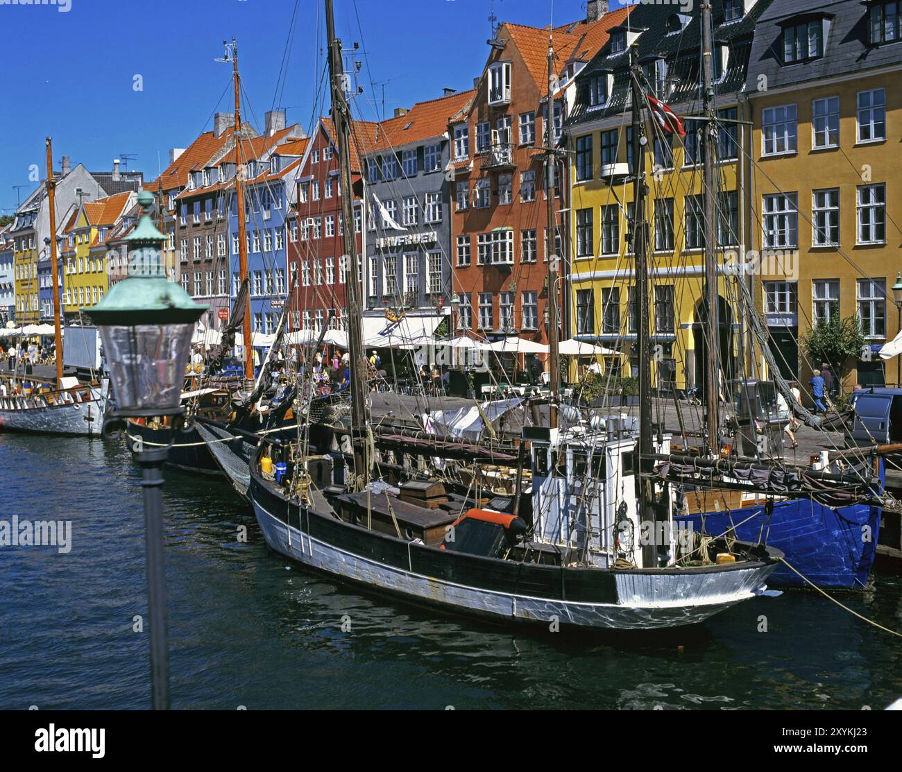 Historic wooden ships hi-res stock photography and images - Alamy