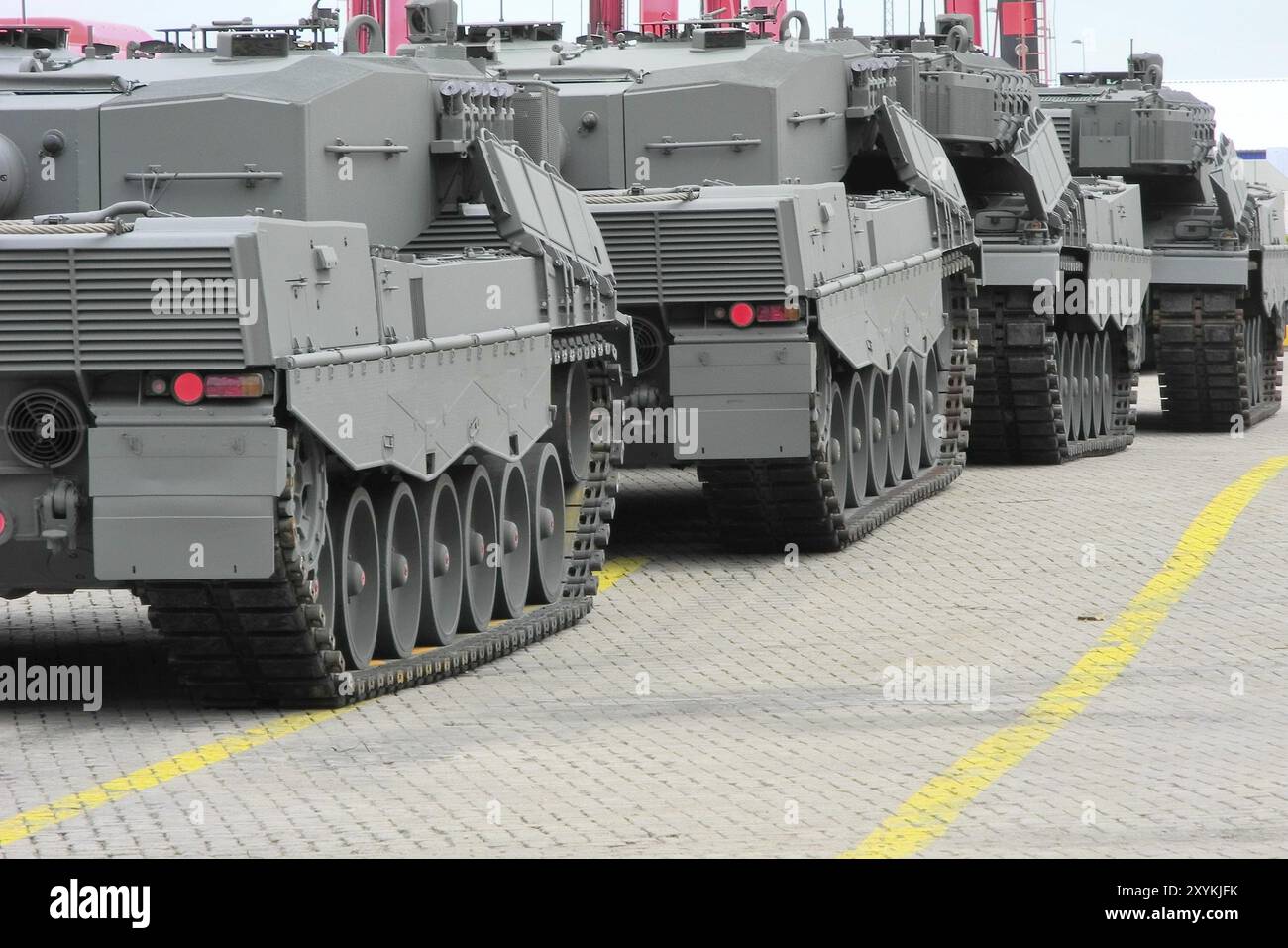 Shipment of military vehicles hi-res stock photography and images - Alamy