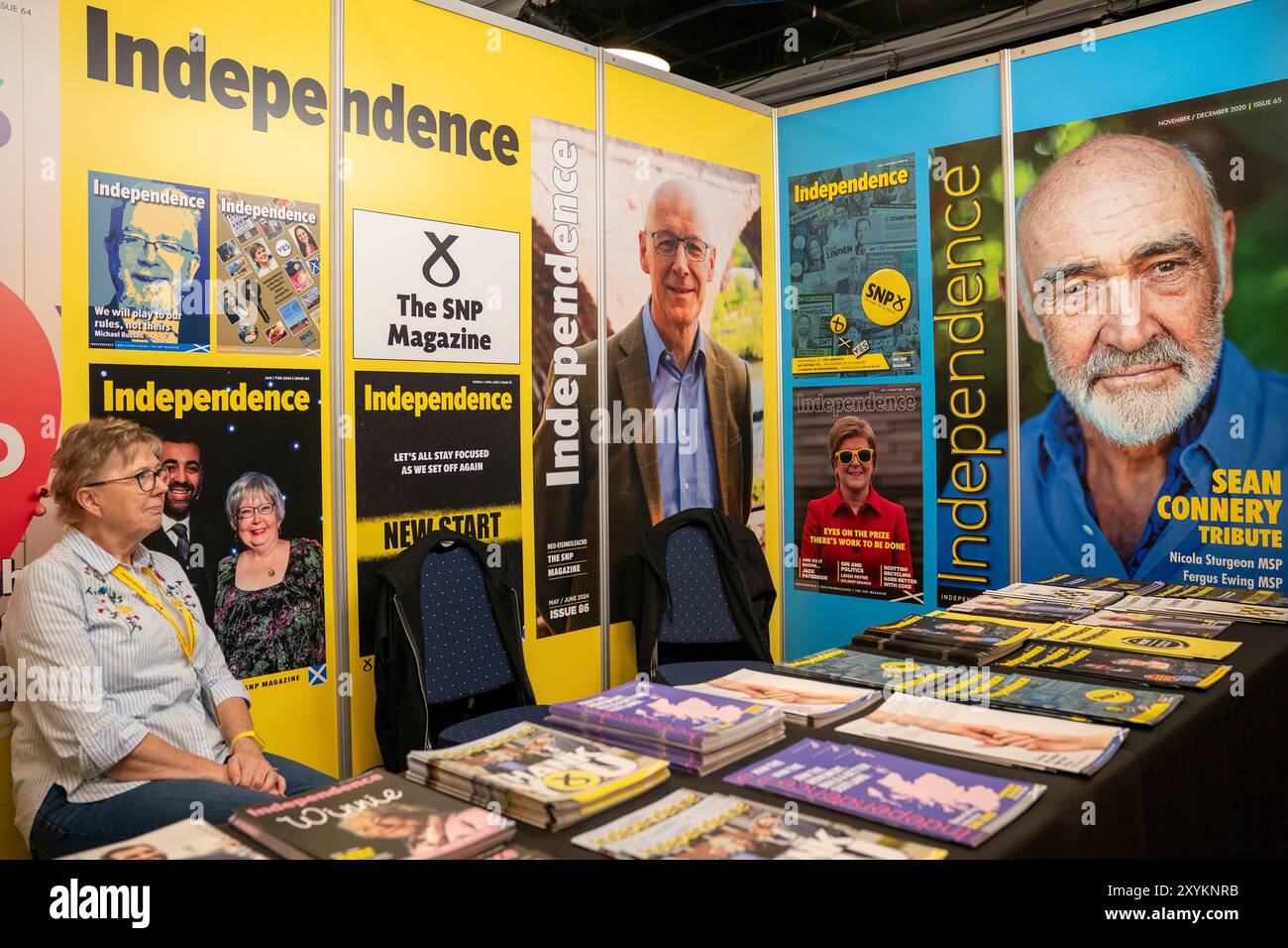 Exhibitors magazine hi-res stock photography and images - Alamy
