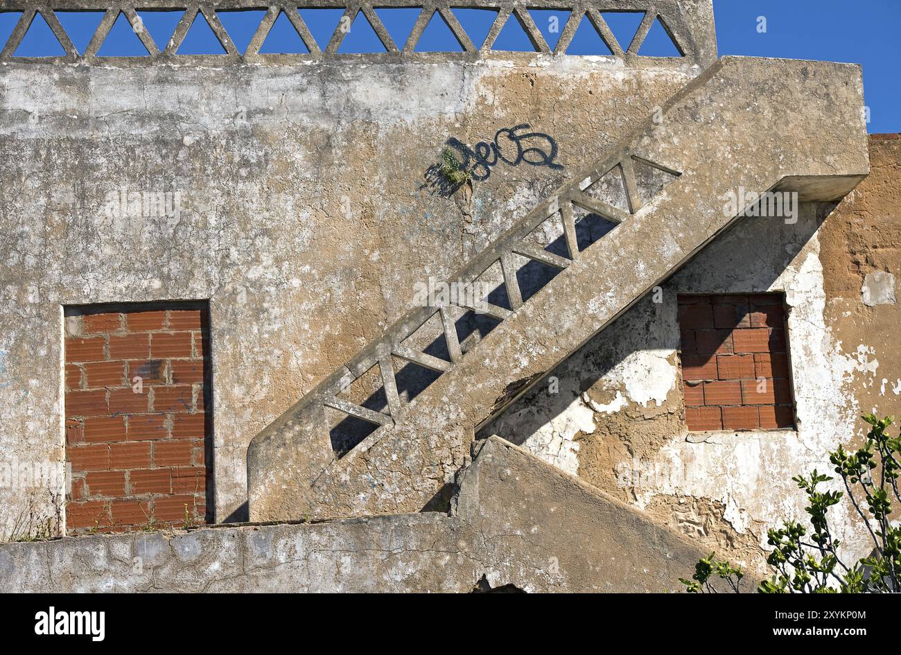 Bauruine Ruined house Stock Photo - Alamy