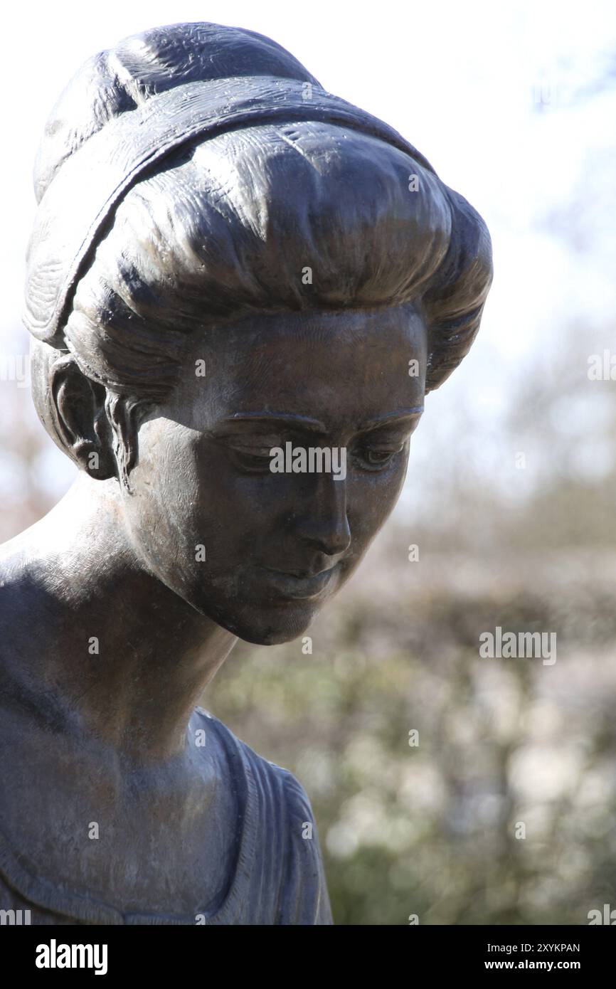Statue of a bathing woman in Bad Meinberg Stock Photo - Alamy