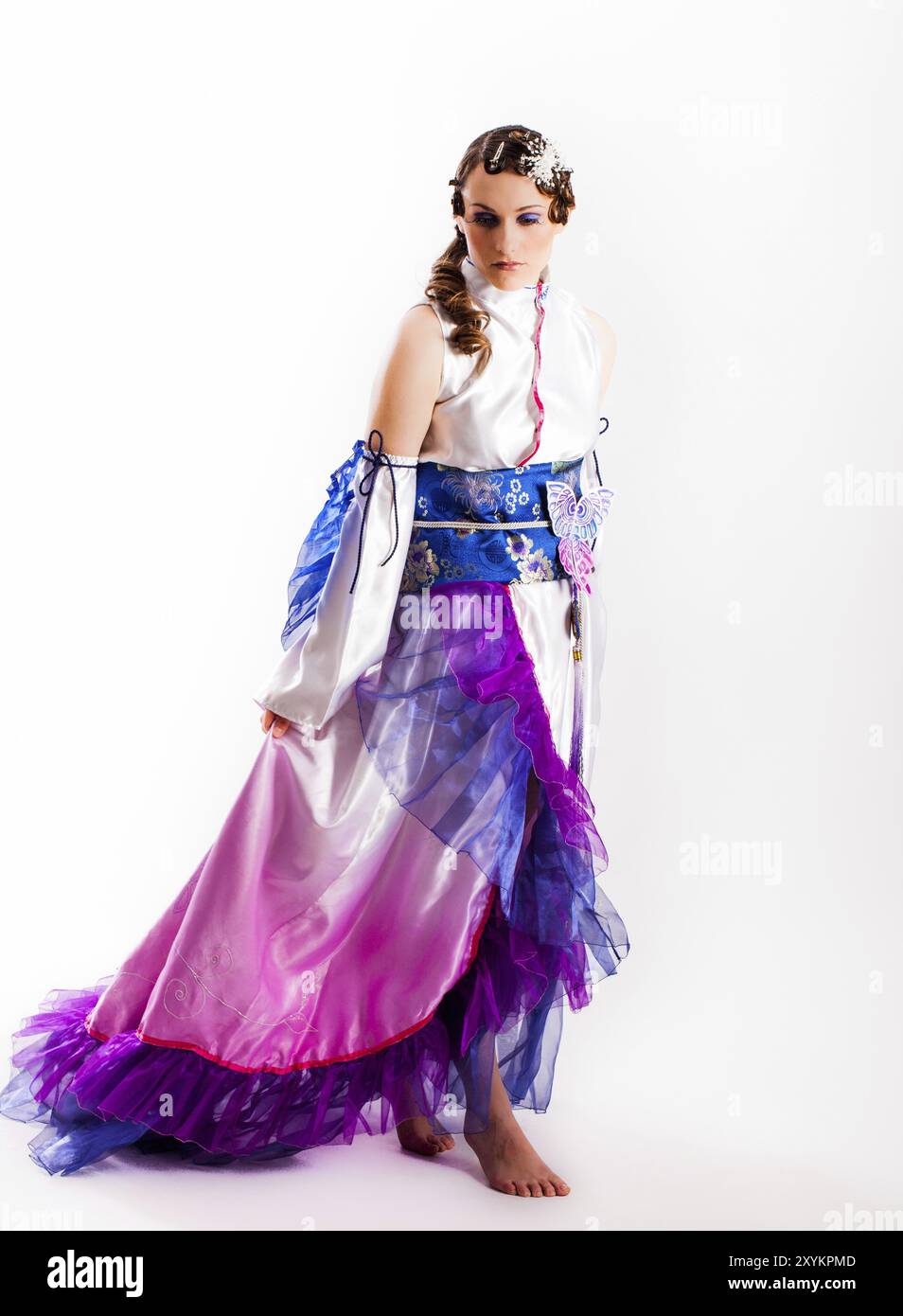 Young girl in geisha dress Stock Photo - Alamy