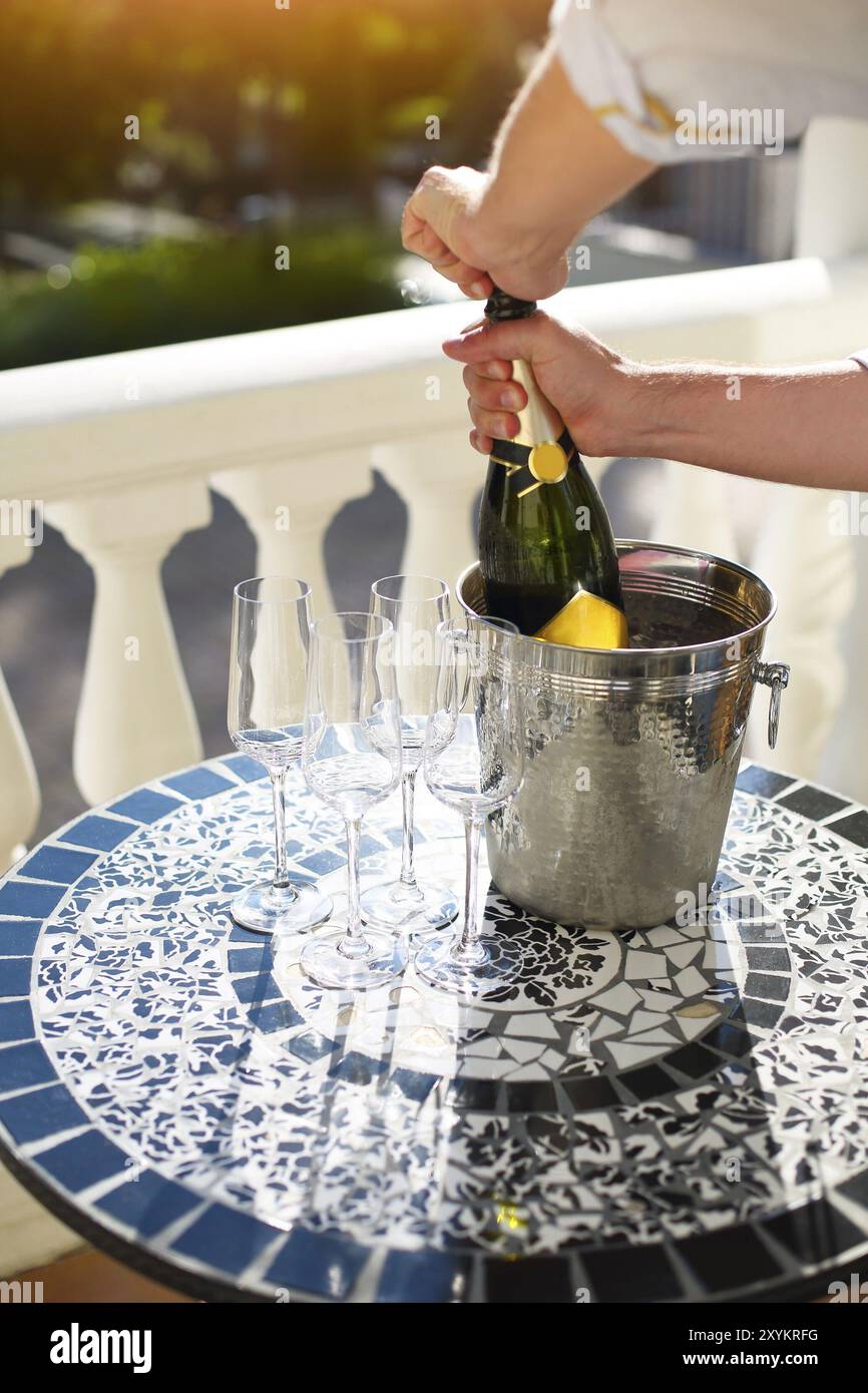 Empty champagne flutes bottle hi-res stock photography and images - Alamy
