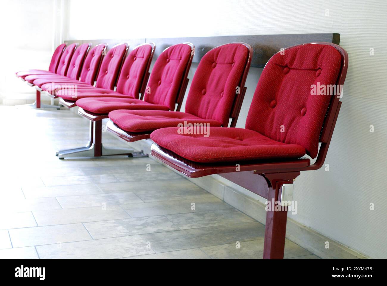 Empty waiting room red hi-res stock photography and images - Alamy