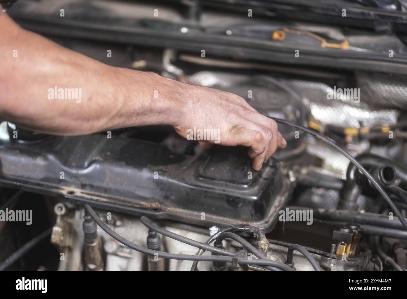 Auto mechanic repairs car on hi-res stock photography and images - Alamy