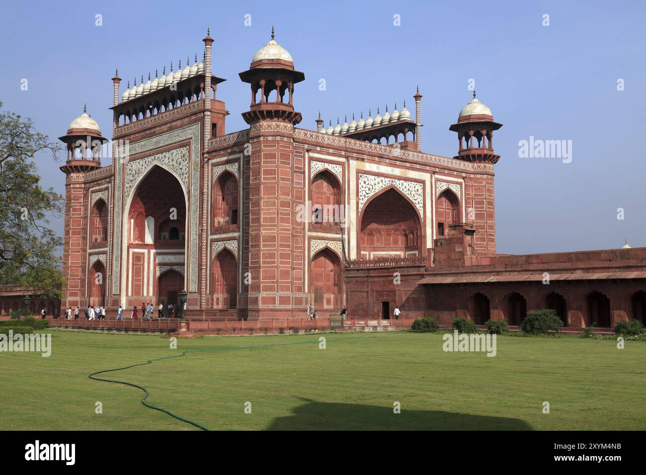 Entrance building to the Taj Mahal Stock Photo - Alamy