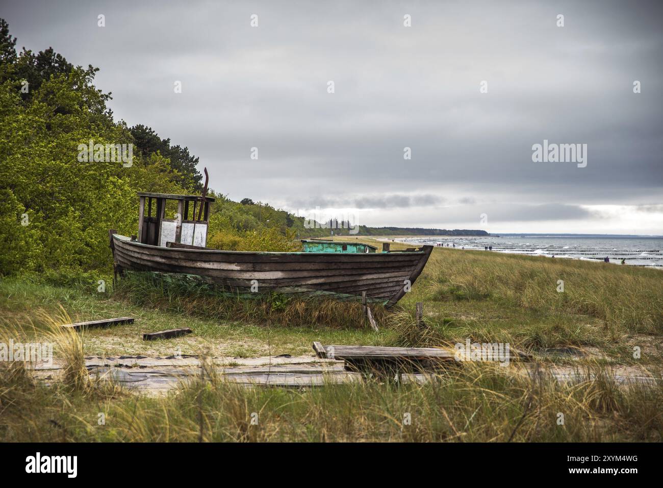 Shipwrecks boat on river hi-res stock photography and images - Alamy